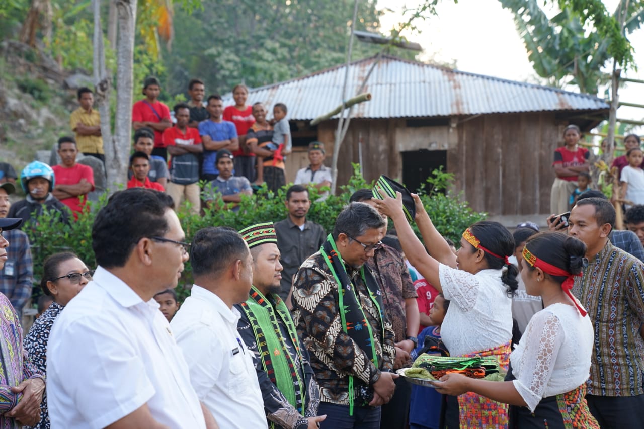 Bupati Hery Resmikan Jaringan Listrik 5 Desa di kecamatan Cibal Barat ... Bupati Hery Resmikan Jaringan Listrik 5 Desa di kecamatan Cibal Barat ...